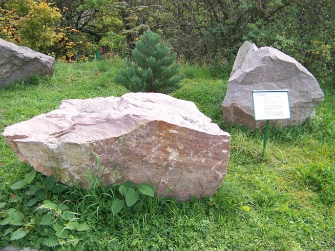 V10 Ryolit - Geofyzikální ústav Akademie věd ČR, v.v.i.