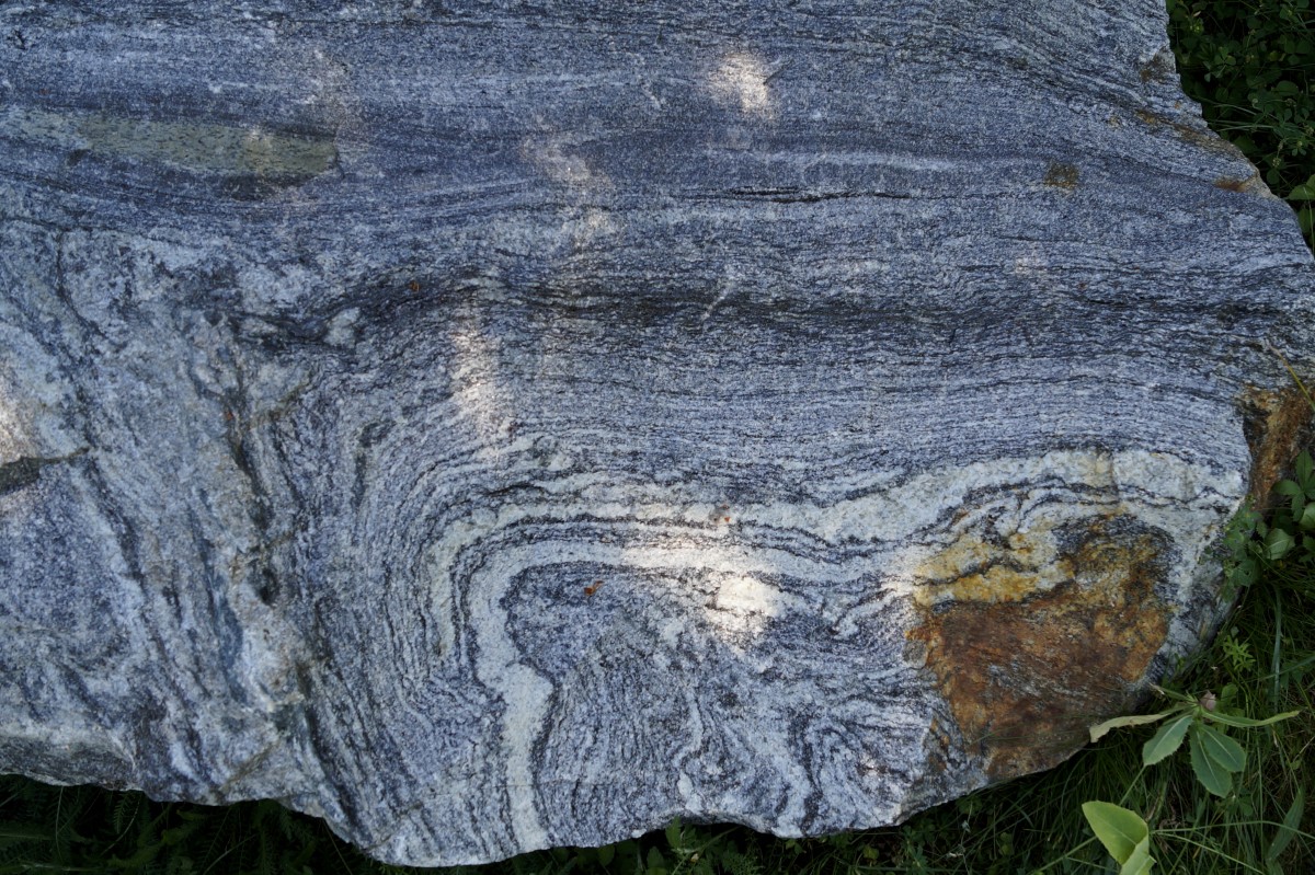 P13 Migmatit - Geofyzikální ústav Akademie věd ČR, v.v.i.